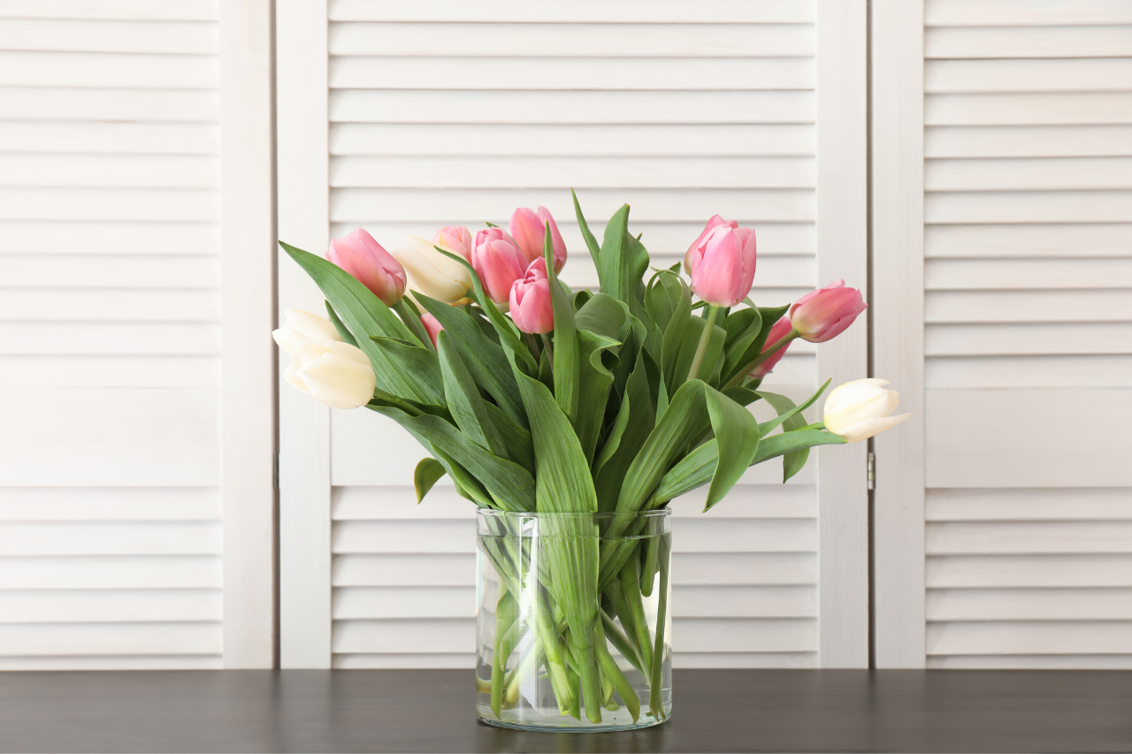 10 Best Tulip Vases for your Living Room - Debu Magazine